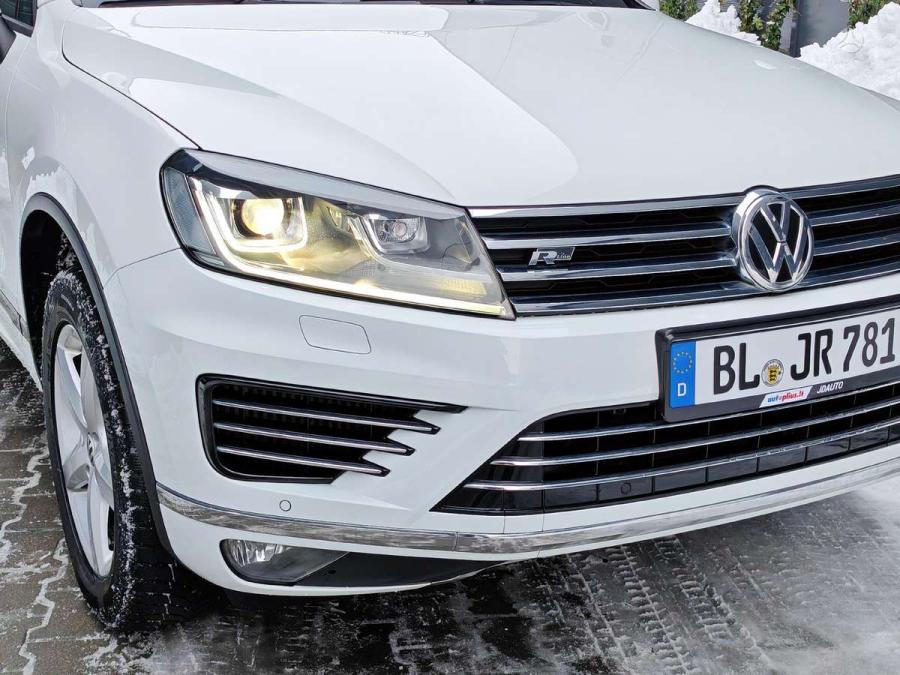 Balts Volkswagen Touareg 2015 Klaipėda, ar dzinēja tilpumu 2.97 L un nobraukumu 292 tūkst. km par 13450 €, foto 2 vietnē AUTOMOTO.COM.LV