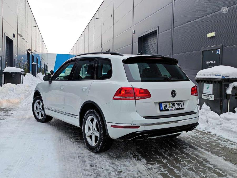 Balts Volkswagen Touareg 2015 Klaipėda, ar dzinēja tilpumu 2.97 L un nobraukumu 292 tūkst. km par 13450 €, foto 7 vietnē AUTOMOTO.COM.LV