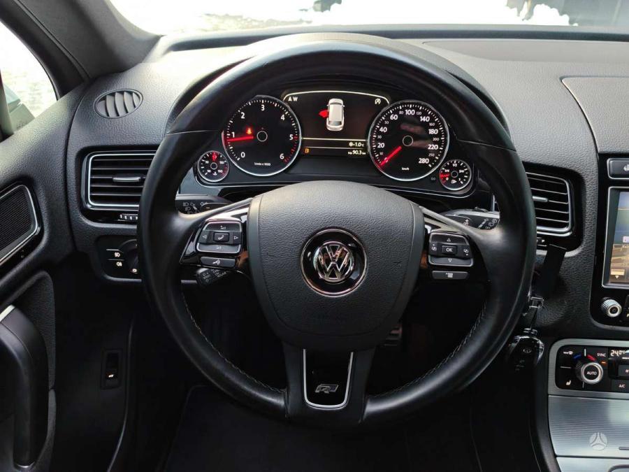 Balts Volkswagen Touareg 2015 Klaipėda, ar dzinēja tilpumu 2.97 L un nobraukumu 292 tūkst. km par 13450 €, foto 23 vietnē AUTOMOTO.COM.LV