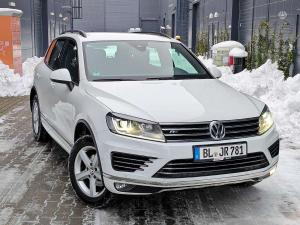 White Volkswagen Touareg 2015 in Klaipeda, with an engine capacity of 2.97 L and mileage of 292 thousand km for 14999 €, photo 2 on AUTOMOTO.COM.LV