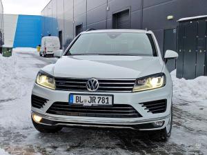 White Volkswagen Touareg 2015 in Klaipeda, with an engine capacity of 2.97 L and mileage of 292 thousand km for 14999 €, photo 5 on AUTOMOTO.COM.LV