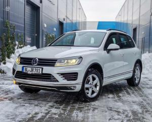 White Volkswagen Touareg 2015 in Klaipeda, with an engine capacity of 2.97 L and mileage of 292 thousand km for 14999 €, photo 6 on AUTOMOTO.COM.LV