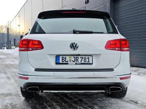 White Volkswagen Touareg 2015 in Klaipeda, with an engine capacity of 2.97 L and mileage of 292 thousand km for 14999 €, photo 10 on AUTOMOTO.COM.LV