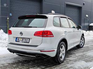 White Volkswagen Touareg 2015 in Klaipeda, with an engine capacity of 2.97 L and mileage of 292 thousand km for 14999 €, photo 11 on AUTOMOTO.COM.LV