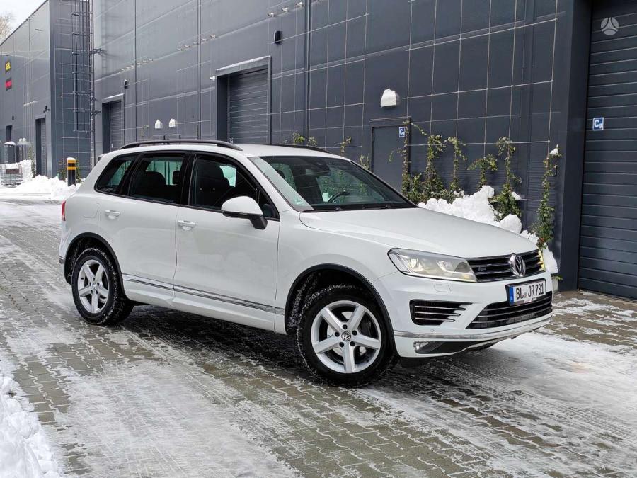 Balts Volkswagen Touareg 2015 Klaipėda, ar dzinēja tilpumu 2.97 L un nobraukumu 292 tūkst. km par 14950 €, foto 2 vietnē AUTOMOTO.COM.LV