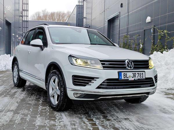 White Volkswagen Touareg 2015 in Klaipeda, with an engine capacity of 2.97 L and mileage of 292 thousand km for 14950 €, photo 8 on AUTOMOTO.COM.LV