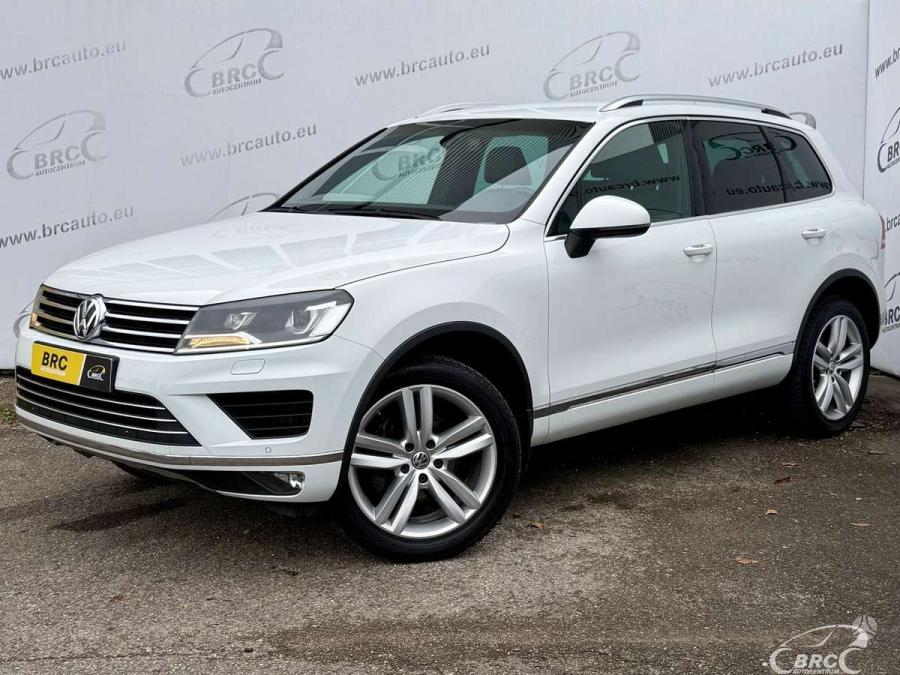 White Volkswagen Touareg 2015 in Klaipeda, with an engine capacity of 2.97 L and mileage of 242 thousand km for 13000 €, photo 1 on AUTOMOTO.COM.LV