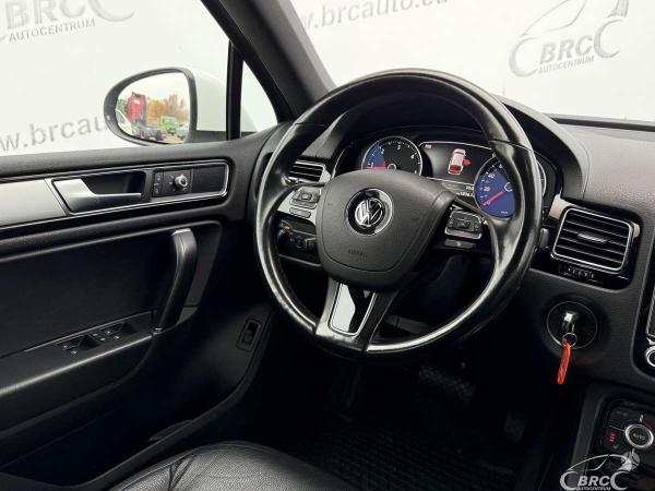 Balts Volkswagen Touareg 2015 Klaipėda, ar dzinēja tilpumu 2.97 L un nobraukumu 242 tūkst. km par 13000 €, foto 10 vietnē AUTOMOTO.COM.LV
