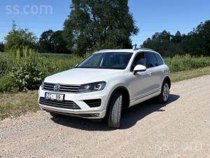 White Volkswagen Touareg 2015 in Riga, with an engine capacity of 3.00 L and mileage of 257 thousand km for 14200 €, photo  on AUTOMOTO.COM.LV