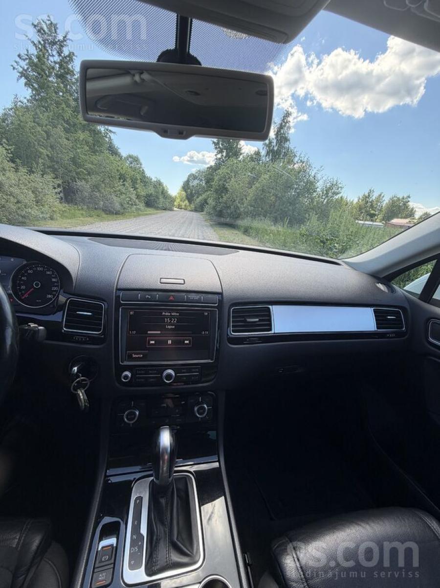 Balts Volkswagen Touareg 2015 Rīga, ar dzinēja tilpumu 3.00 L un nobraukumu 257 tūkst. km par 14200 €, foto 9 vietnē AUTOMOTO.COM.LV