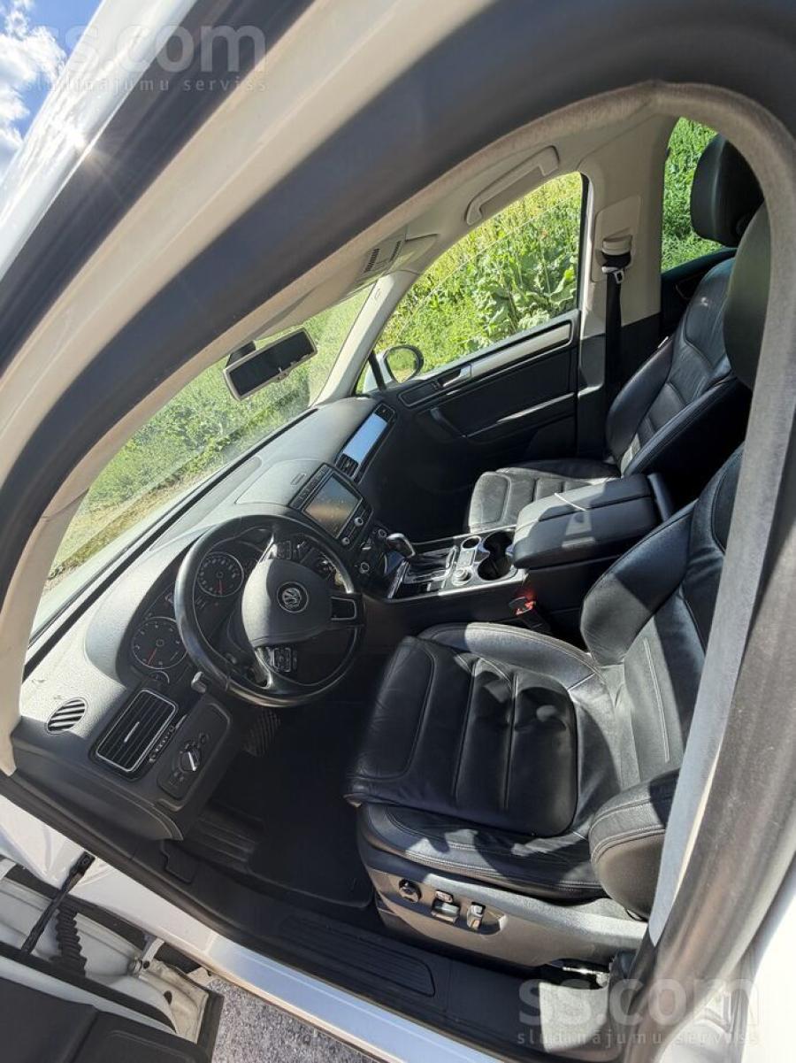Balts Volkswagen Touareg 2015 Rīga, ar dzinēja tilpumu 3.00 L un nobraukumu 257 tūkst. km par 14200 €, foto 11 vietnē AUTOMOTO.COM.LV
