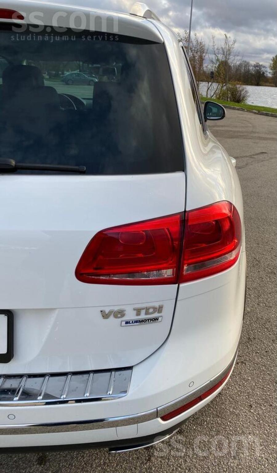 Balts Volkswagen Touareg 2015 Rīga, ar dzinēja tilpumu 3.00 L un nobraukumu 257 tūkst. km par 14200 €, foto 12 vietnē AUTOMOTO.COM.LV