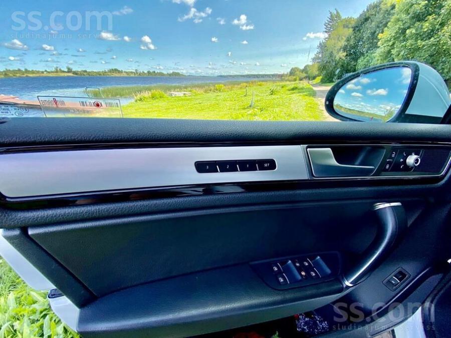 Balts Volkswagen Touareg 2015 Rīga, ar dzinēja tilpumu 3.00 L un nobraukumu 257 tūkst. km par 14200 €, foto 13 vietnē AUTOMOTO.COM.LV