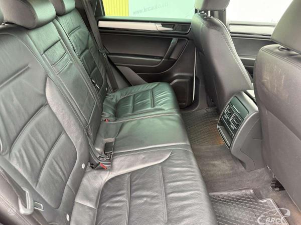 Balts Volkswagen Touareg 2015 Klaipėda, ar dzinēja tilpumu 2.97 L un nobraukumu 242 tūkst. km par 11900 €, foto 4 vietnē AUTOMOTO.COM.LV