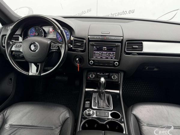 Balts Volkswagen Touareg 2015 Klaipėda, ar dzinēja tilpumu 2.97 L un nobraukumu 242 tūkst. km par 11900 €, foto 5 vietnē AUTOMOTO.COM.LV
