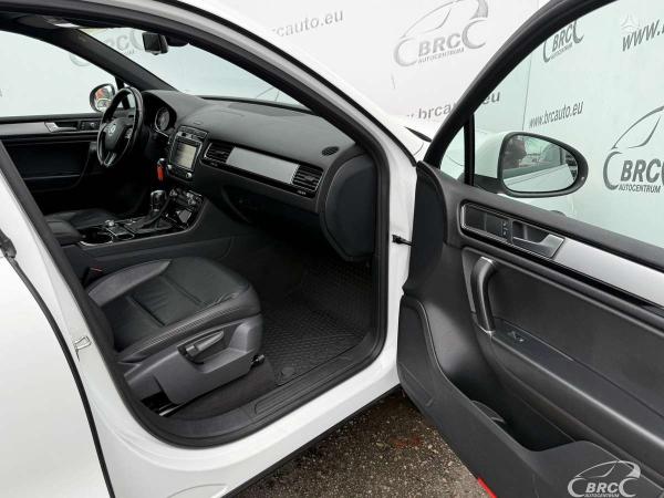 Balts Volkswagen Touareg 2015 Klaipėda, ar dzinēja tilpumu 2.97 L un nobraukumu 242 tūkst. km par 11900 €, foto 8 vietnē AUTOMOTO.COM.LV