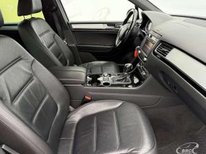 Balts Volkswagen Touareg 2015 Klaipėda, ar dzinēja tilpumu 2.97 L un nobraukumu 242 tūkst. km par 11900 €, foto 12 vietnē AUTOMOTO.COM.LV