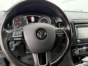 Balts Volkswagen Touareg 2015 Klaipėda, ar dzinēja tilpumu 2.97 L un nobraukumu 242 tūkst. km par 11900 €, foto 21 vietnē AUTOMOTO.COM.LV
