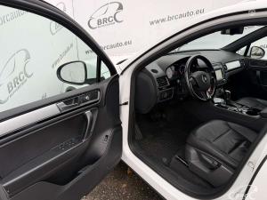 Balts Volkswagen Touareg 2015 Klaipėda, ar dzinēja tilpumu 2.97 L un nobraukumu 242 tūkst. km par 11900 €, foto 23 vietnē AUTOMOTO.COM.LV