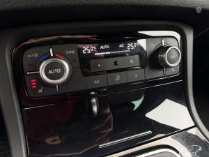 Balts Volkswagen Touareg 2015 Klaipėda, ar dzinēja tilpumu 2.97 L un nobraukumu 242 tūkst. km par 11900 €, foto 24 vietnē AUTOMOTO.COM.LV