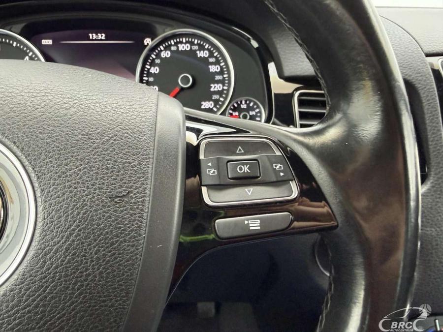 Balts Volkswagen Touareg 2015 Klaipėda, ar dzinēja tilpumu 2.97 L un nobraukumu 242 tūkst. km par 11900 €, foto 28 vietnē AUTOMOTO.COM.LV