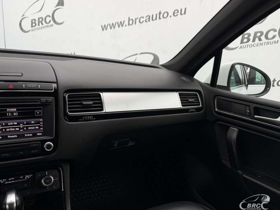 Balts Volkswagen Touareg 2015 Klaipėda, ar dzinēja tilpumu 2.97 L un nobraukumu 242 tūkst. km par 11900 €, foto 29 vietnē AUTOMOTO.COM.LV