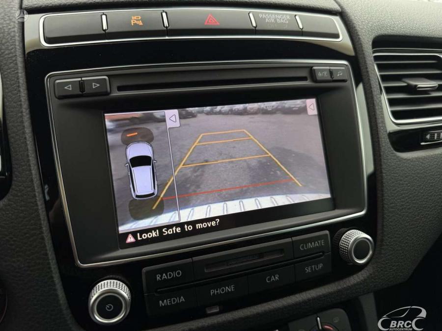 Balts Volkswagen Touareg 2015 Klaipėda, ar dzinēja tilpumu 2.97 L un nobraukumu 242 tūkst. km par 11900 €, foto 30 vietnē AUTOMOTO.COM.LV