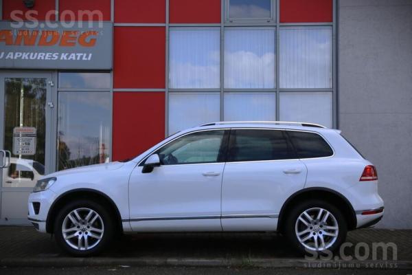Balts Volkswagen Touareg 2015 Rīga, ar dzinēja tilpumu 3.00 L un nobraukumu 218 tūkst. km par 12995 €, foto 2 vietnē AUTOMOTO.COM.LV