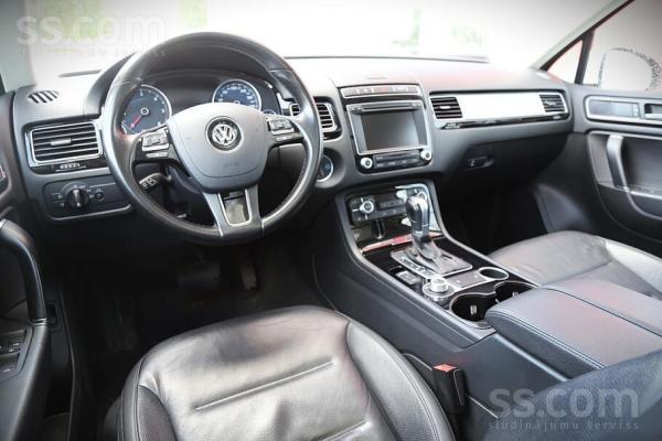 Balts Volkswagen Touareg 2015 Rīga, ar dzinēja tilpumu 3.00 L un nobraukumu 218 tūkst. km par 12995 €, foto 8 vietnē AUTOMOTO.COM.LV