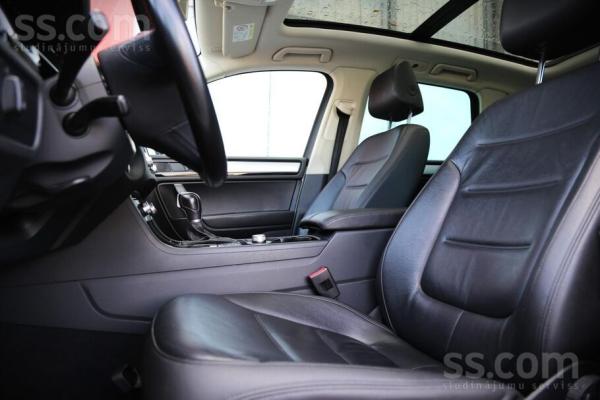 Balts Volkswagen Touareg 2015 Rīga, ar dzinēja tilpumu 3.00 L un nobraukumu 218 tūkst. km par 12995 €, foto 10 vietnē AUTOMOTO.COM.LV