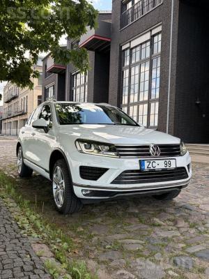 Balts Volkswagen Touareg 2015 Rīga, ar dzinēja tilpumu 3.00 L un nobraukumu 258 tūkst. km par 13500 €, foto  vietnē AUTOMOTO.COM.LV