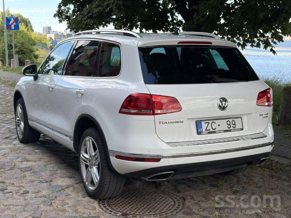 Balts Volkswagen Touareg 2015 Rīga, ar dzinēja tilpumu 3.00 L un nobraukumu 258 tūkst. km par 13500 €, foto 4 vietnē AUTOMOTO.COM.LV