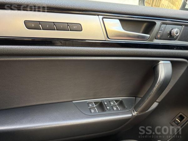 Balts Volkswagen Touareg 2015 Rīga, ar dzinēja tilpumu 3.00 L un nobraukumu 258 tūkst. km par 13500 €, foto 8 vietnē AUTOMOTO.COM.LV