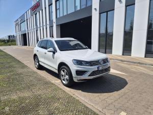 White Volkswagen Touareg 2015 in Vilnius, with an engine capacity of 2.97 L and mileage of 366 thousand km for 10700 €, photo 4 on AUTOMOTO.COM.LV
