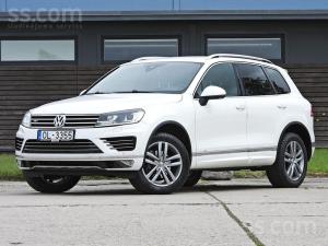 Balts Volkswagen Touareg 2015 Rīga, ar dzinēja tilpumu 3.00 L un nobraukumu 240 tūkst. km par 17490 €, foto  vietnē AUTOMOTO.COM.LV