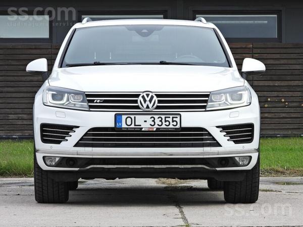 Balts Volkswagen Touareg 2015 Rīga, ar dzinēja tilpumu 3.00 L un nobraukumu 240 tūkst. km par 17490 €, foto 2 vietnē AUTOMOTO.COM.LV