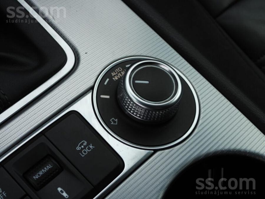 White Volkswagen Touareg 2015 in Riga, with an engine capacity of 3.00 L and mileage of 240 thousand km for 17490 €, photo 26 on AUTOMOTO.COM.LV
