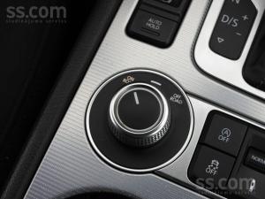 White Volkswagen Touareg 2015 in Riga, with an engine capacity of 3.00 L and mileage of 240 thousand km for 17490 €, photo 27 on AUTOMOTO.COM.LV
