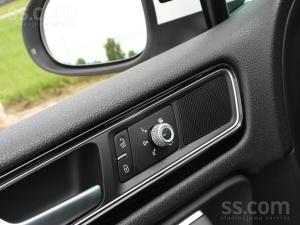 White Volkswagen Touareg 2015 in Riga, with an engine capacity of 3.00 L and mileage of 240 thousand km for 17490 €, photo 29 on AUTOMOTO.COM.LV