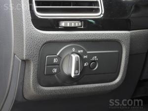 White Volkswagen Touareg 2015 in Riga, with an engine capacity of 3.00 L and mileage of 240 thousand km for 17490 €, photo 31 on AUTOMOTO.COM.LV