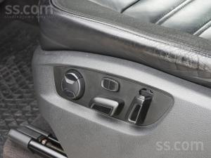 White Volkswagen Touareg 2015 in Riga, with an engine capacity of 3.00 L and mileage of 240 thousand km for 17490 €, photo 32 on AUTOMOTO.COM.LV