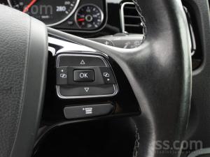 White Volkswagen Touareg 2015 in Riga, with an engine capacity of 3.00 L and mileage of 240 thousand km for 17490 €, photo 33 on AUTOMOTO.COM.LV
