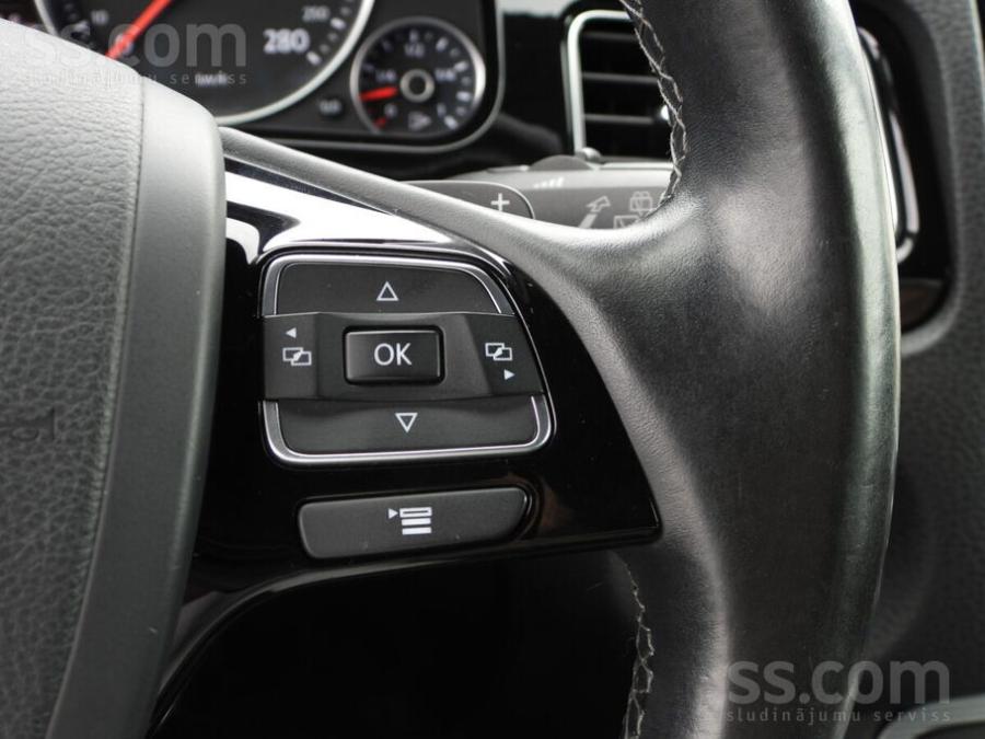 White Volkswagen Touareg 2015 in Riga, with an engine capacity of 3.00 L and mileage of 240 thousand km for 17490 €, photo 33 on AUTOMOTO.COM.LV