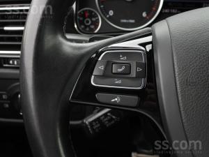 White Volkswagen Touareg 2015 in Riga, with an engine capacity of 3.00 L and mileage of 240 thousand km for 17490 €, photo 34 on AUTOMOTO.COM.LV
