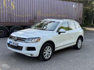 White Volkswagen Touareg 2015 in Vilnius, with an engine capacity of 3.00 L and mileage of 214 thousand km for 10950 €, photo  on AUTOMOTO.COM.LV
