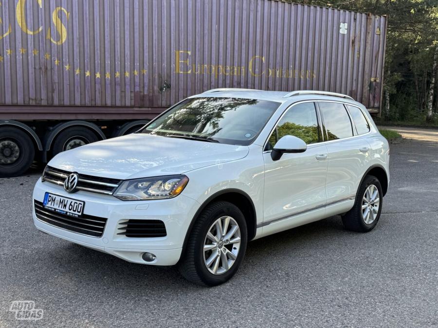 White Volkswagen Touareg 2015 in Vilnius, with an engine capacity of 3.00 L and mileage of 214 thousand km for 10950 €, photo 1 on AUTOMOTO.COM.LV