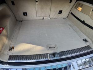 White Volkswagen Touareg 2015 in Vilnius, with an engine capacity of 3.00 L and mileage of 214 thousand km for 10950 €, photo 13 on AUTOMOTO.COM.LV
