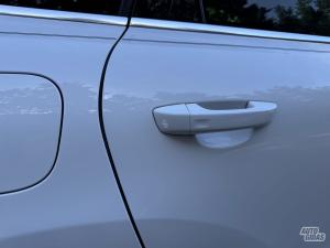 White Volkswagen Touareg 2015 in Vilnius, with an engine capacity of 3.00 L and mileage of 214 thousand km for 10950 €, photo 17 on AUTOMOTO.COM.LV