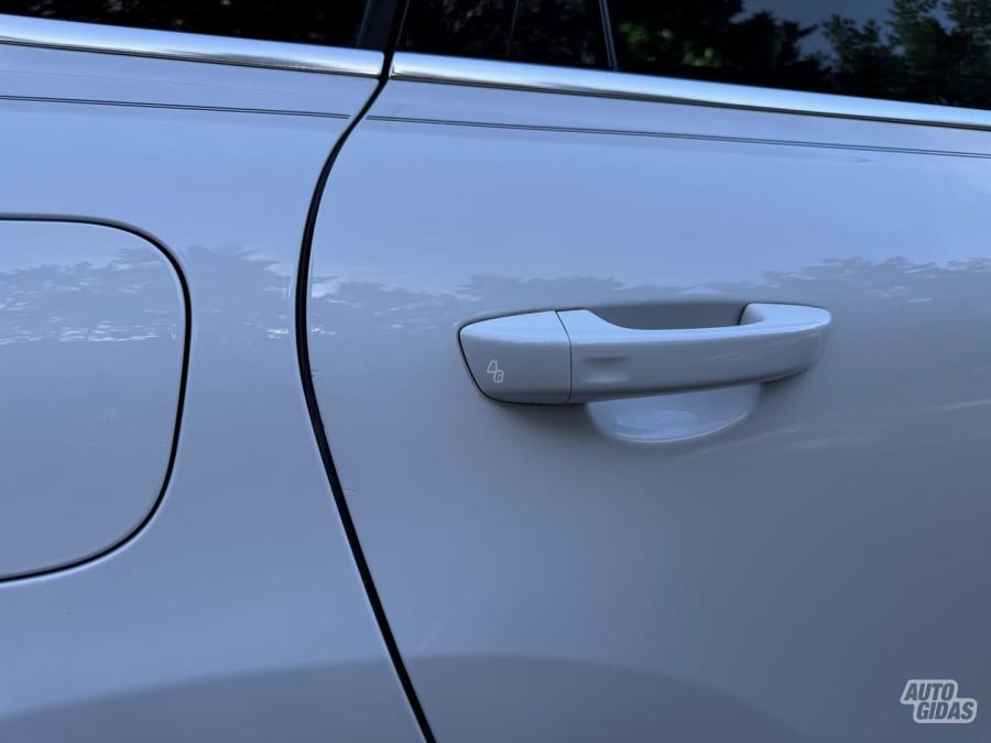 White Volkswagen Touareg 2015 in Vilnius, with an engine capacity of 3.00 L and mileage of 214 thousand km for 10950 €, photo 17 on AUTOMOTO.COM.LV
