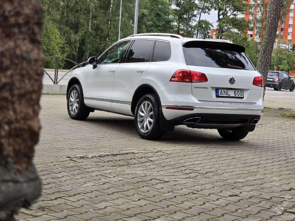 Balts Volkswagen Touareg 2016 Klaipėda, ar dzinēja tilpumu 2.97 L un nobraukumu 213 tūkst. km par 19500 €, foto 5 vietnē AUTOMOTO.COM.LV
